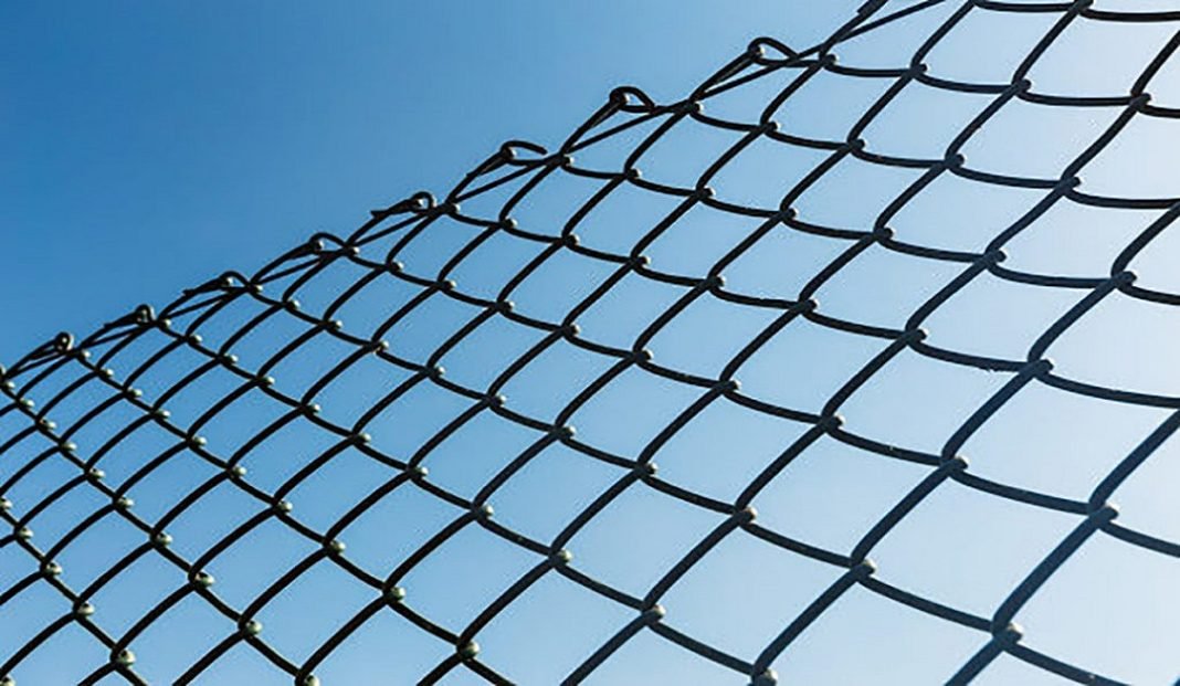 4 Styles of Chain Link Fences - Brisk Ploy